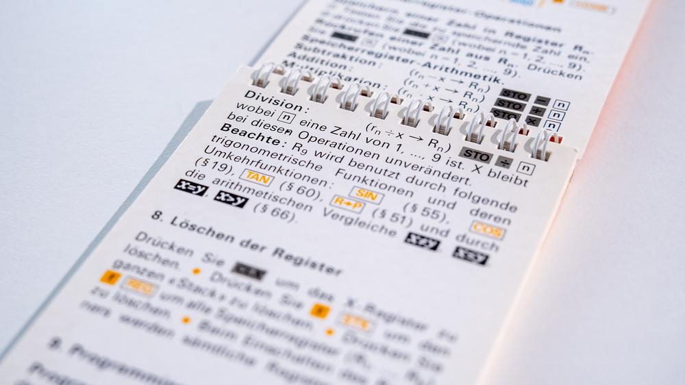 HP-65: The World's First Programmable Pocket Calculator | Enter ...